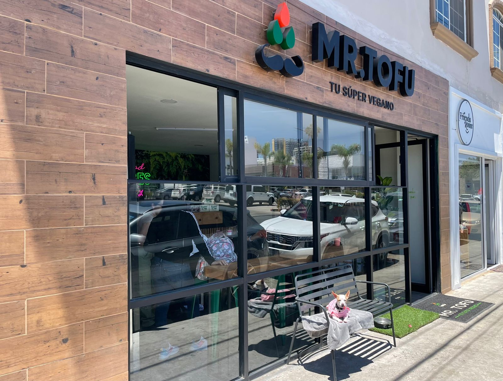 La esperada apertura de la nueva tienda de Mr. Tofu ha llegado a Tijua ...